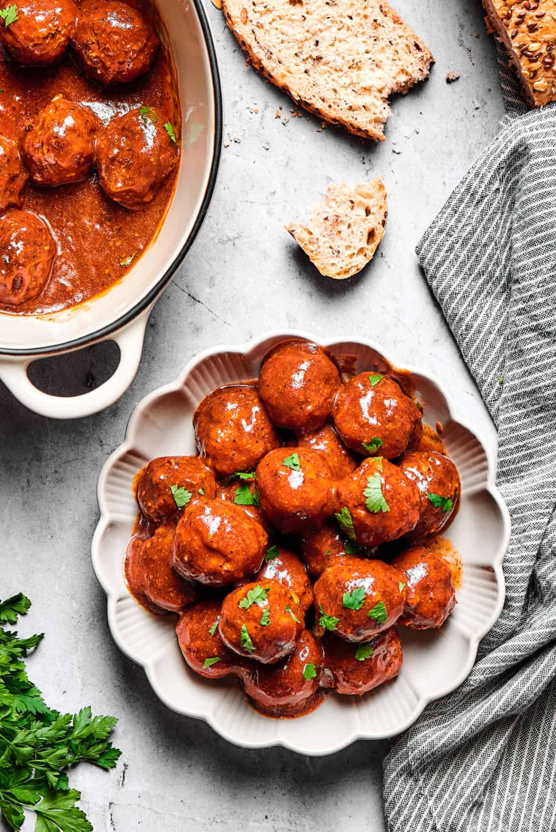 Slow Cooker Grape Jelly Meatballs | Easy Weeknight Recipes